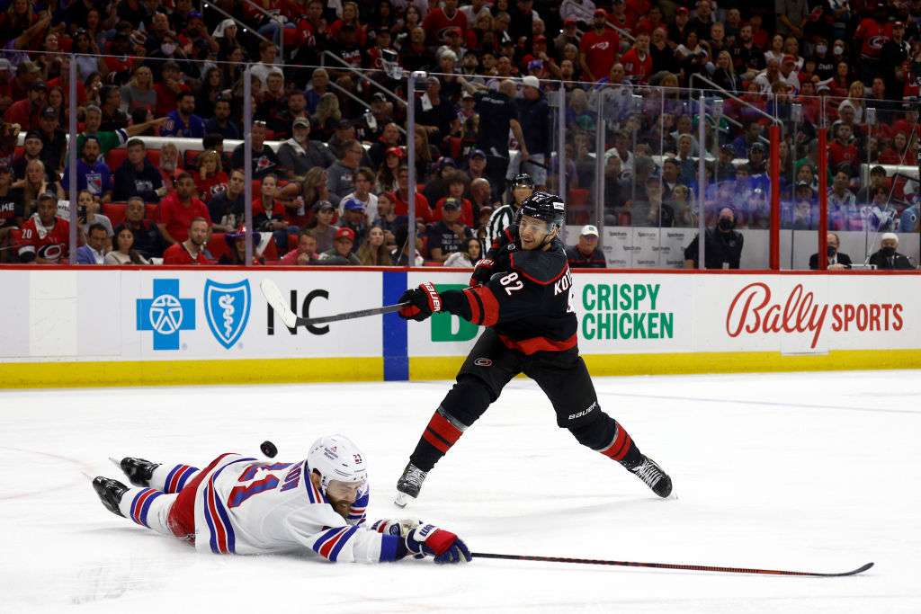 Jesperi Kotkaniemi latasi kaksi kovaa tavoitetta - Sebastian Aho otti ...